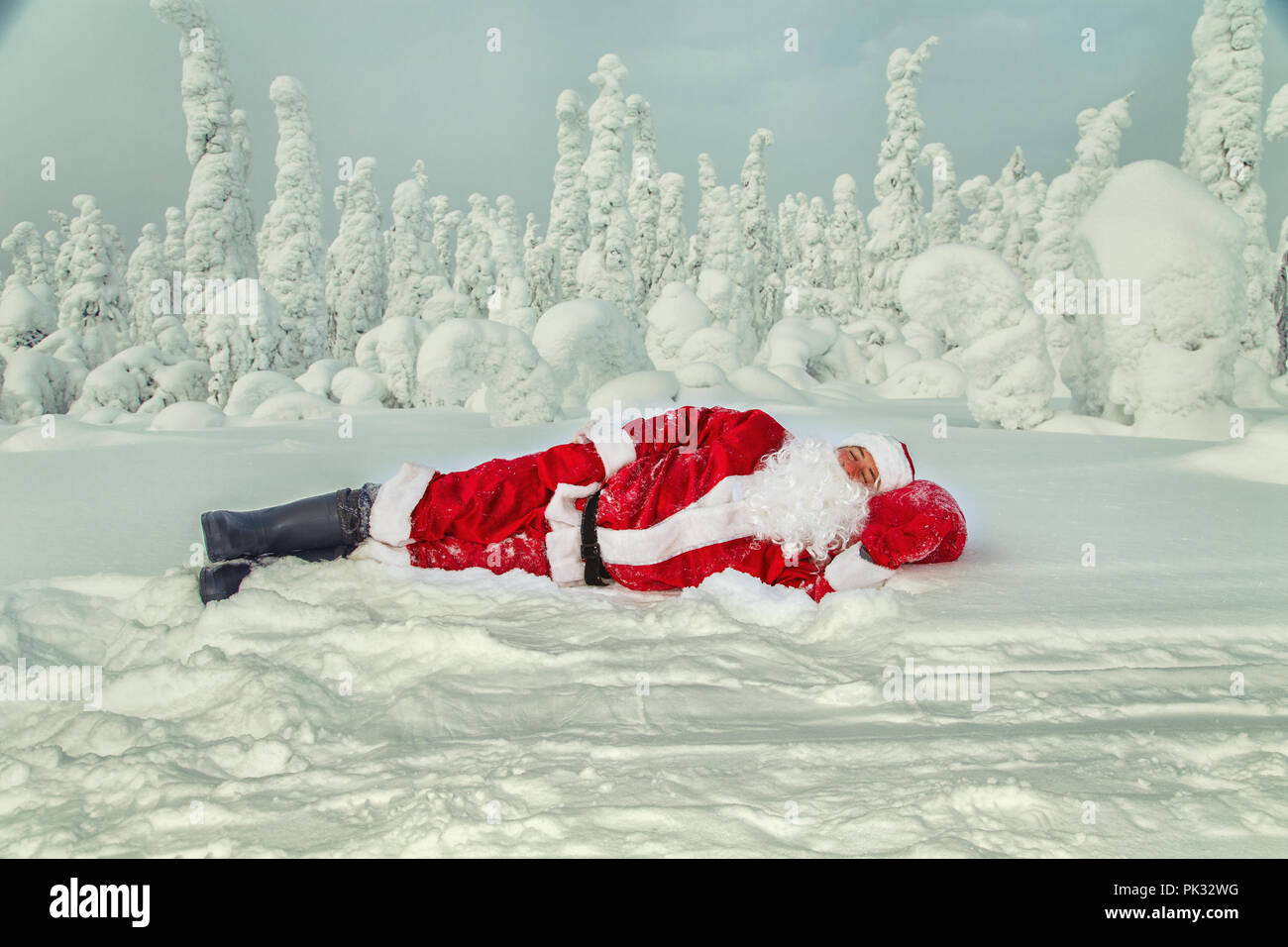 Santa in the snow hi-res stock photography and images - Alamy