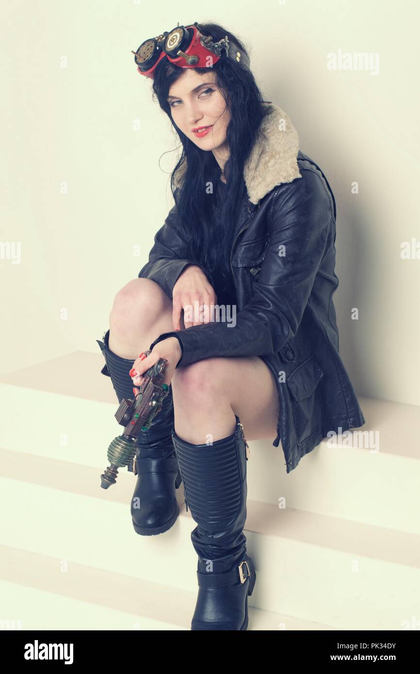 Sci fi dieselpunk or steampunk girl with ray gun Stock Photo - Alamy