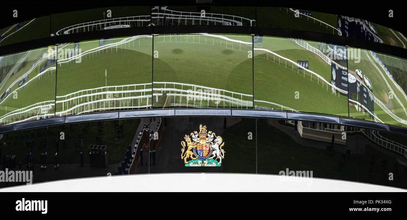 Royal box grandstand hi-res stock photography and images - Alamy