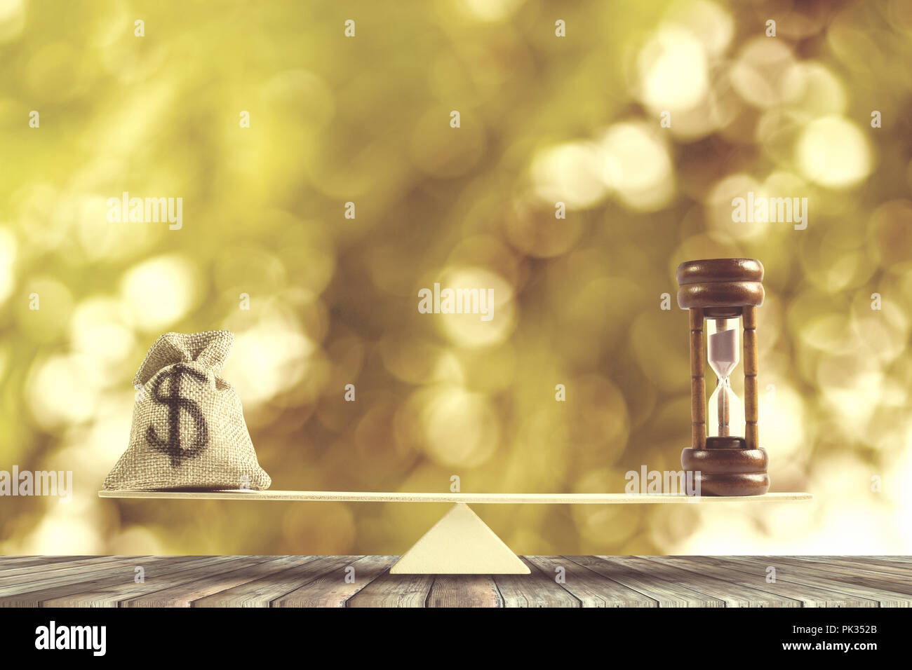 Clock table vintage draw hi-res stock photography and images - Alamy