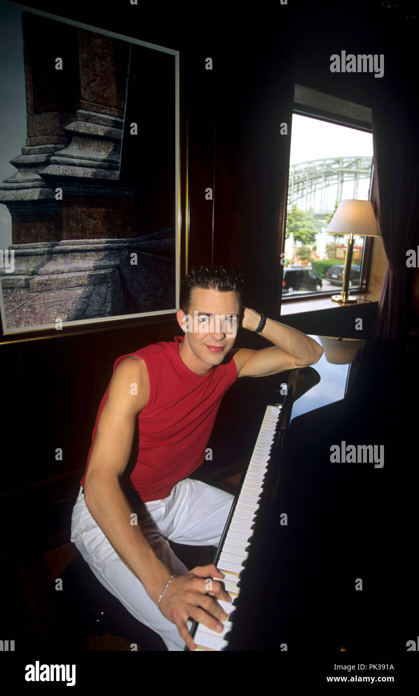 A1 (Mark Daniel Read) on 02.07.1999 in Köln / Cologne. | usage ...