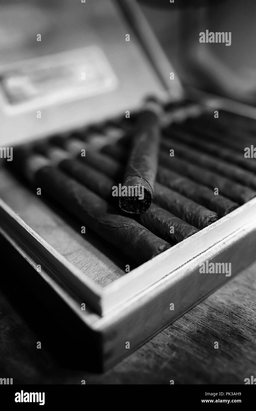 Havana cigar texture Black and White Stock Photos & Images - Alamy