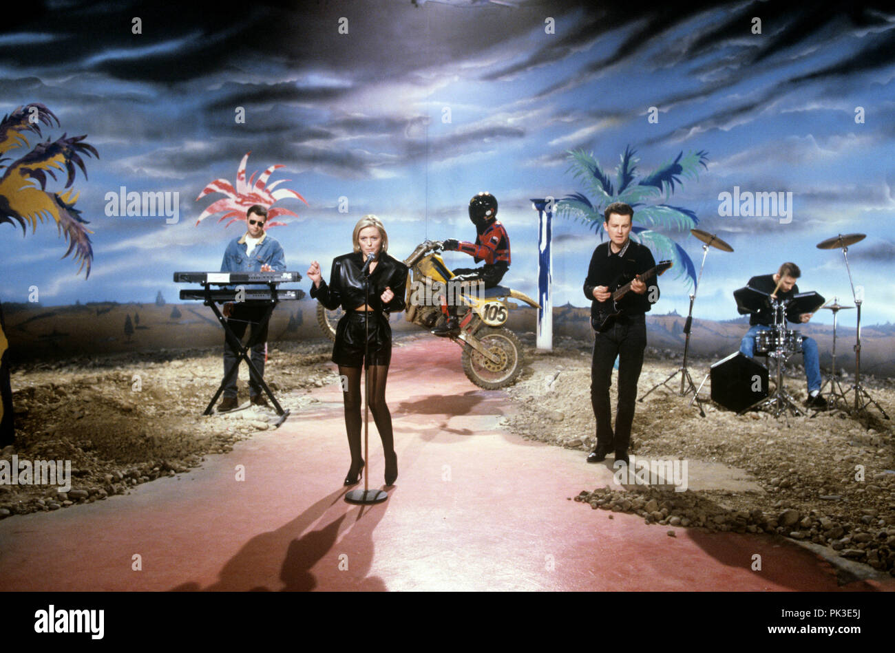 Eighth Wonder (mit Sängerin Patsy Kensit) on 06.04.1988 in München ...