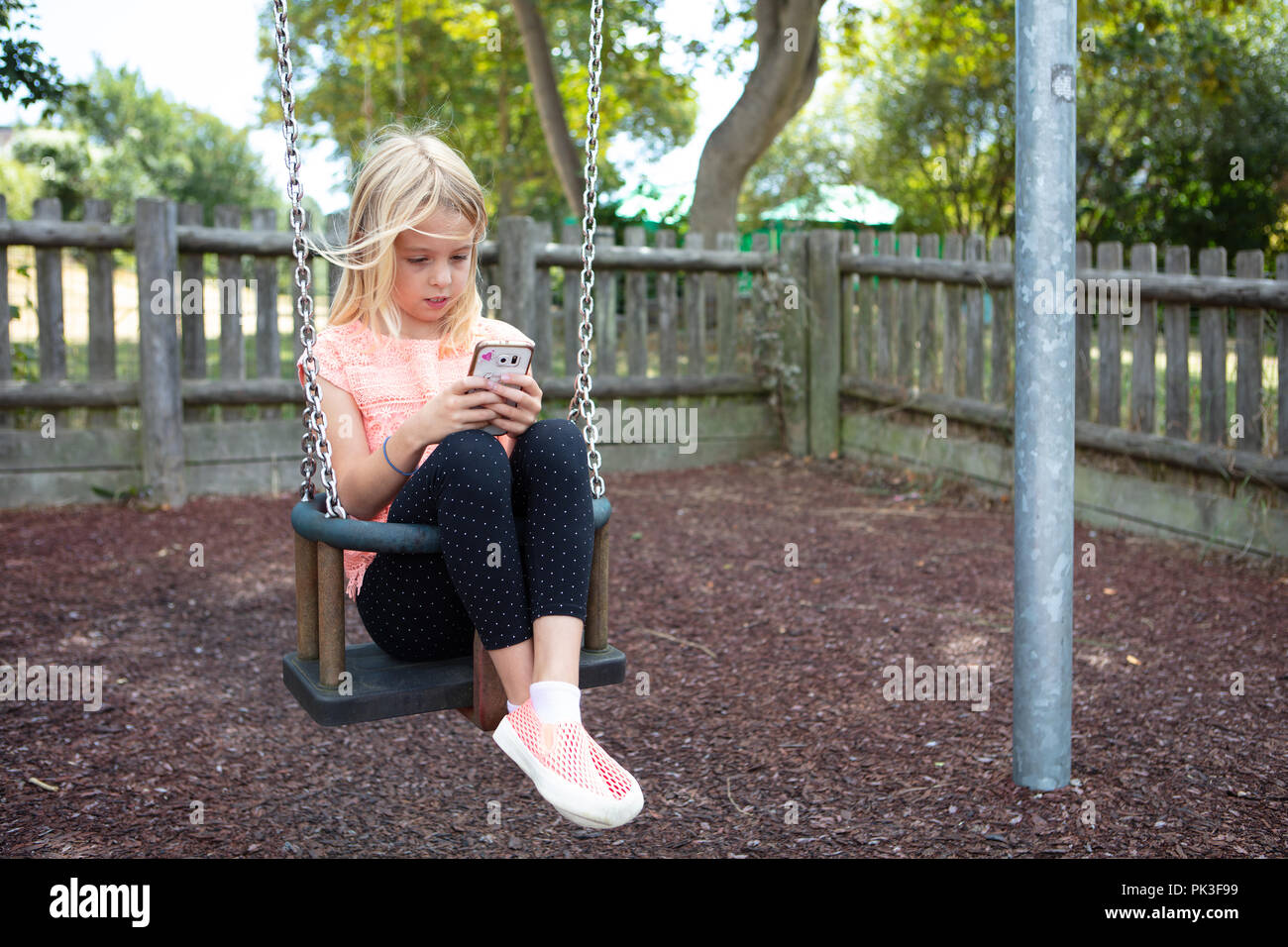 Children using iPad and iPhone Stock Photo - Alamy