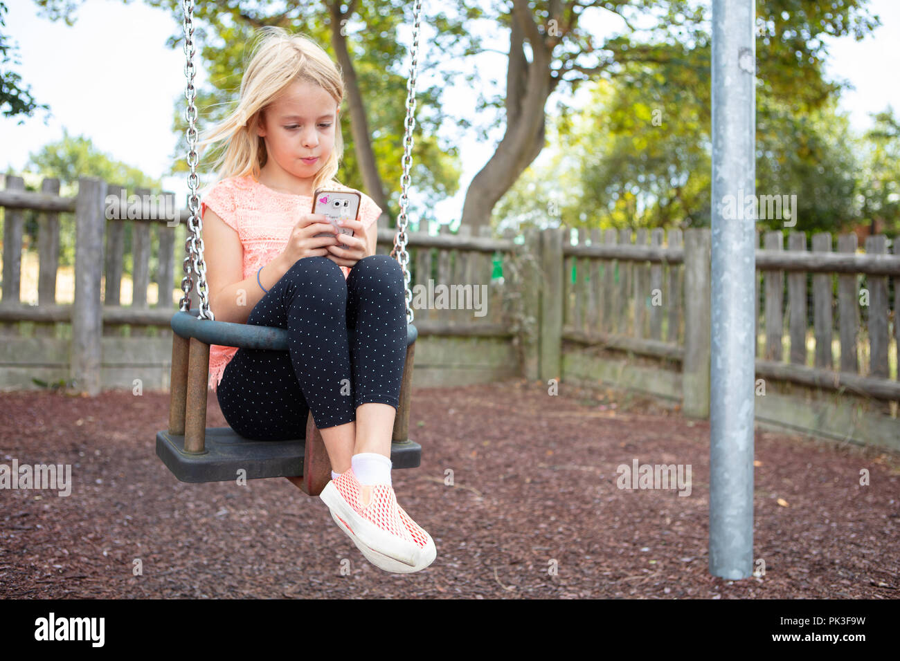 Children using iPad and iPhone Stock Photo - Alamy