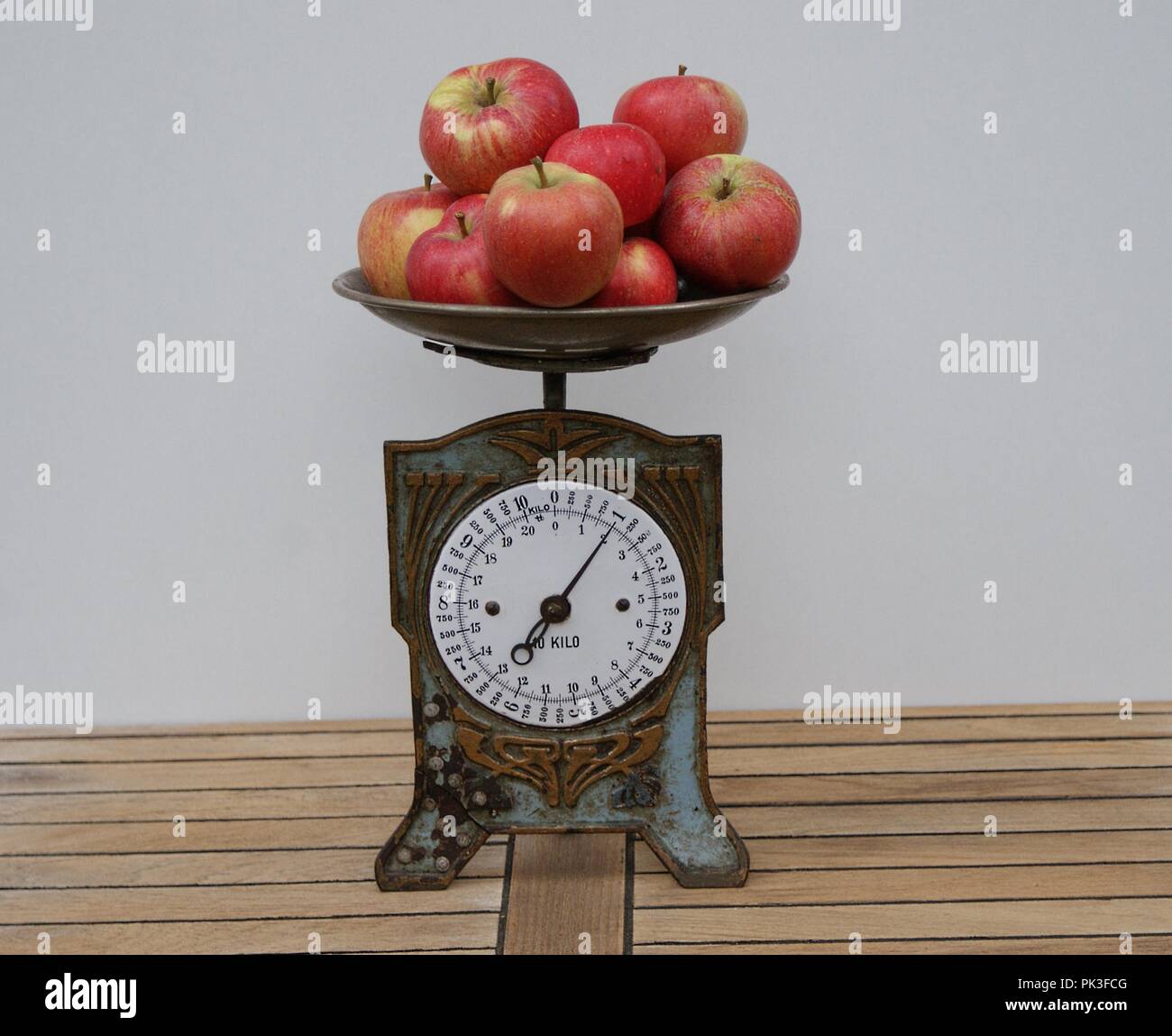 Ancient weight scale hi-res stock photography and images - Alamy