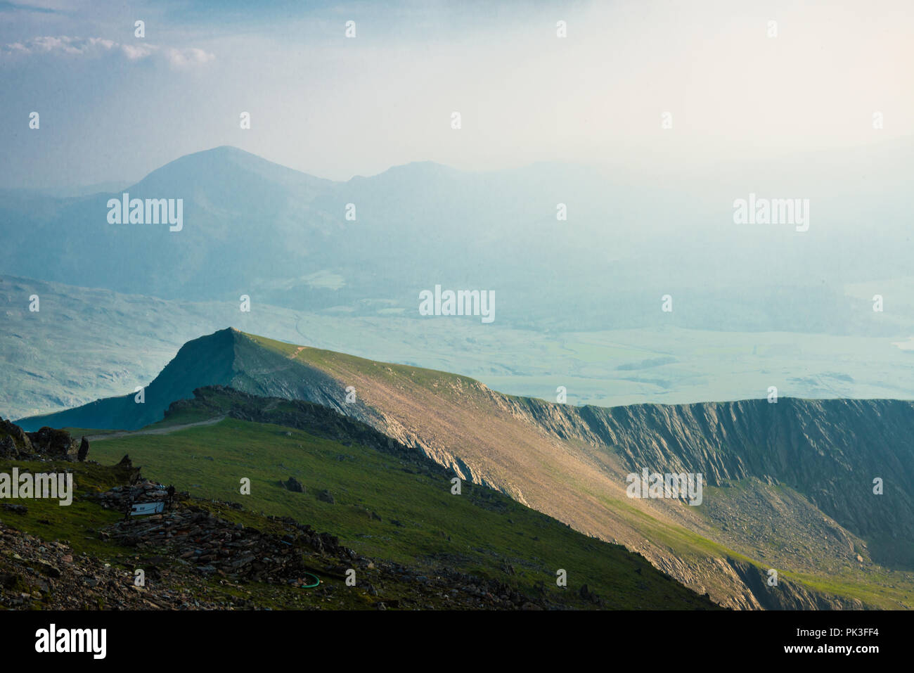 Vista snowdon mountain range hi-res stock photography and images - Alamy