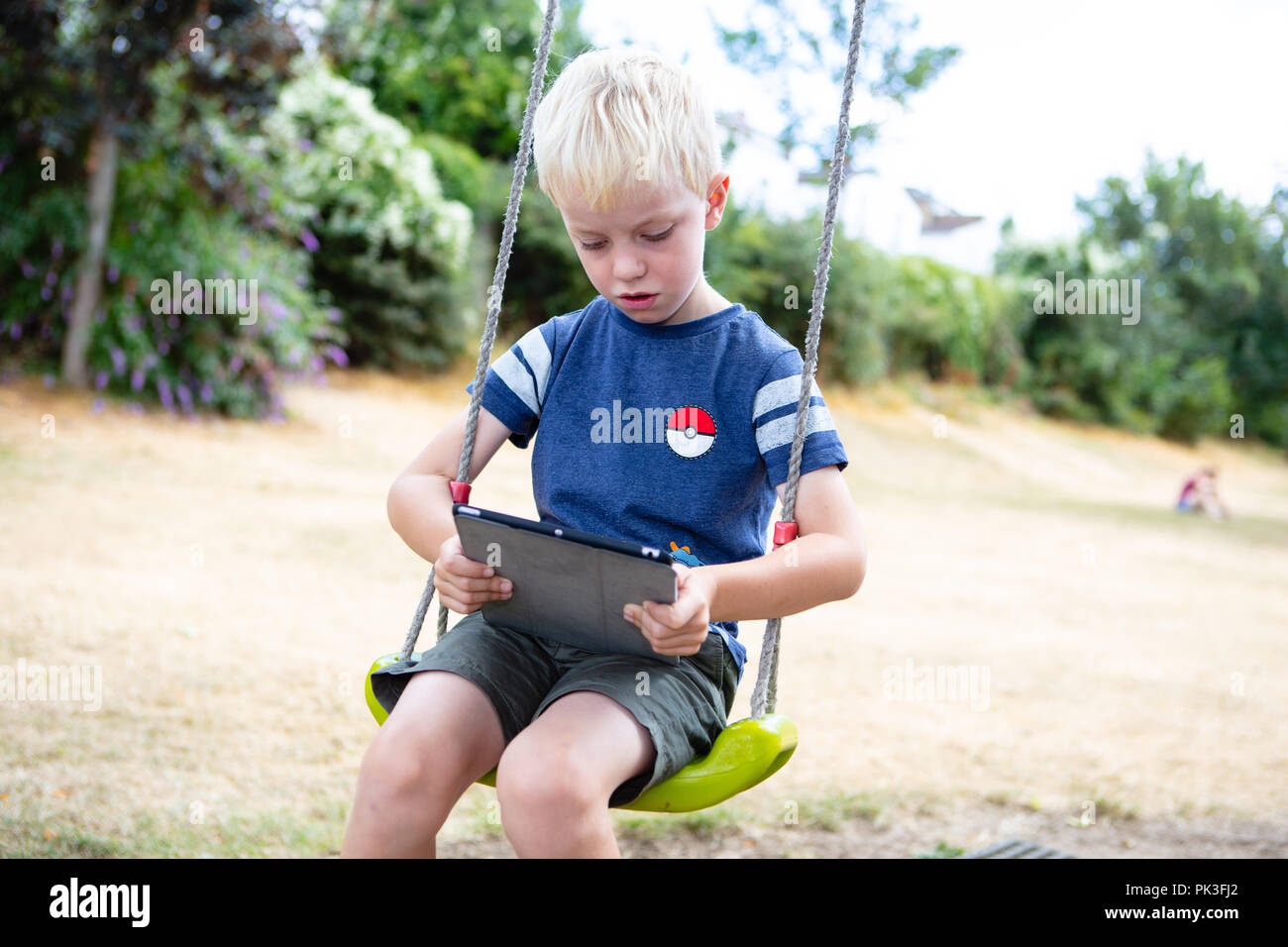 Children using iPad and iPhone Stock Photo - Alamy