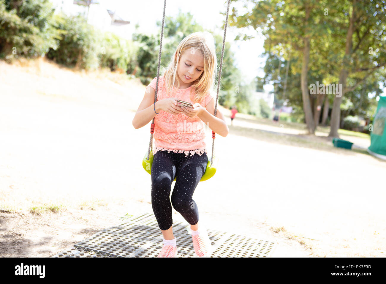 Children using iPad and iPhone Stock Photo - Alamy