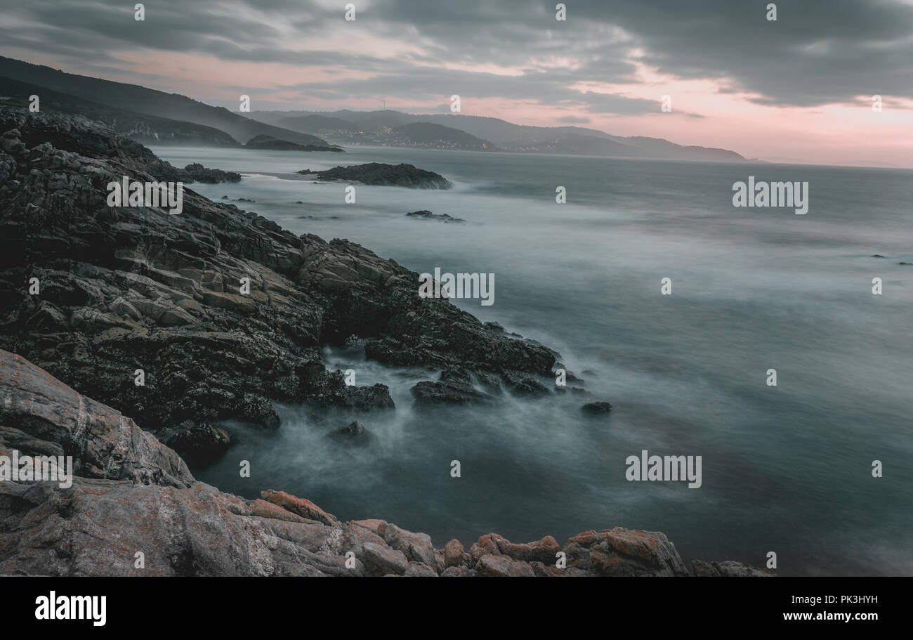Water hitting the rocks hi-res stock photography and images - Alamy