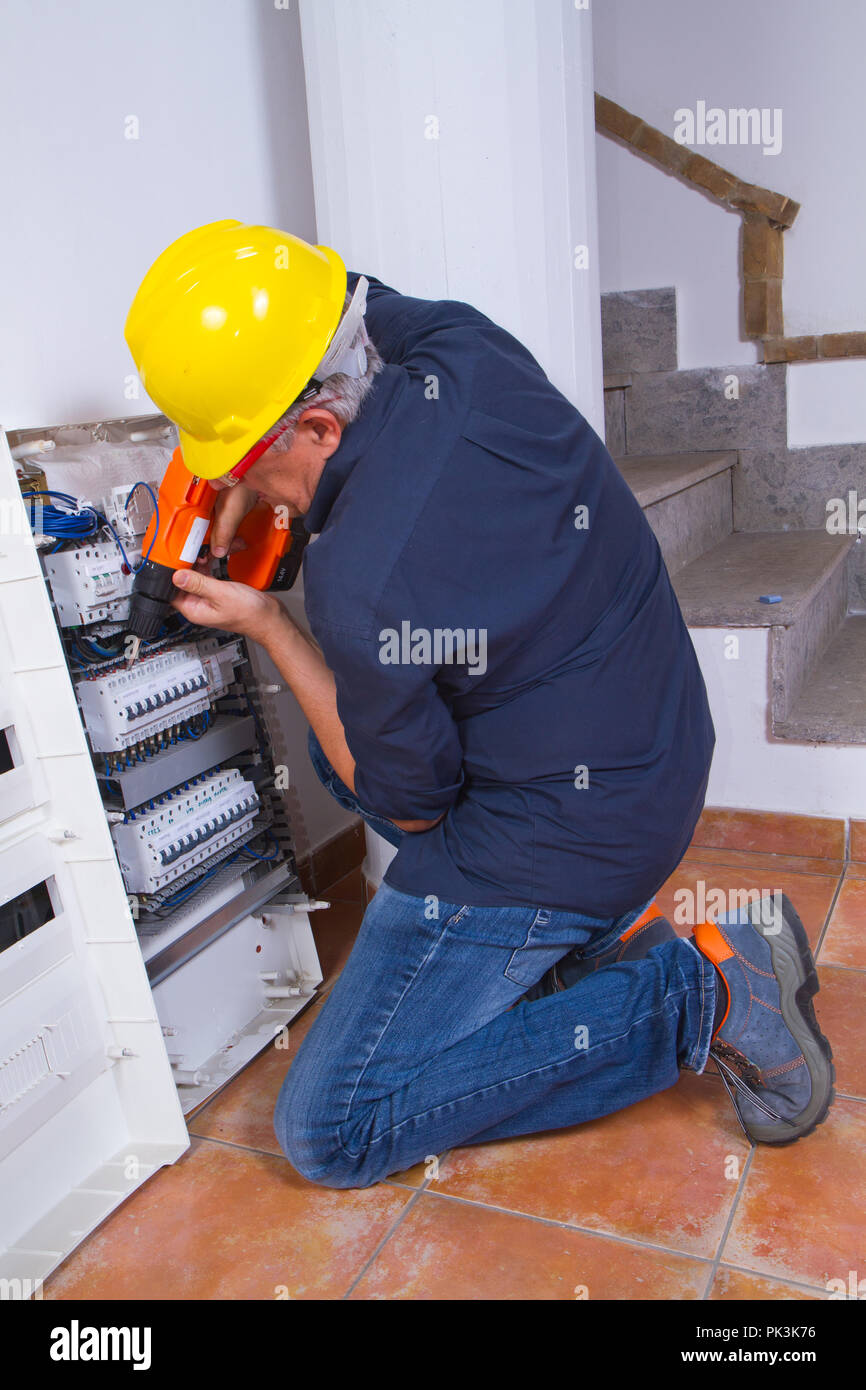 Electrician work plant hi-res stock photography and images - Alamy