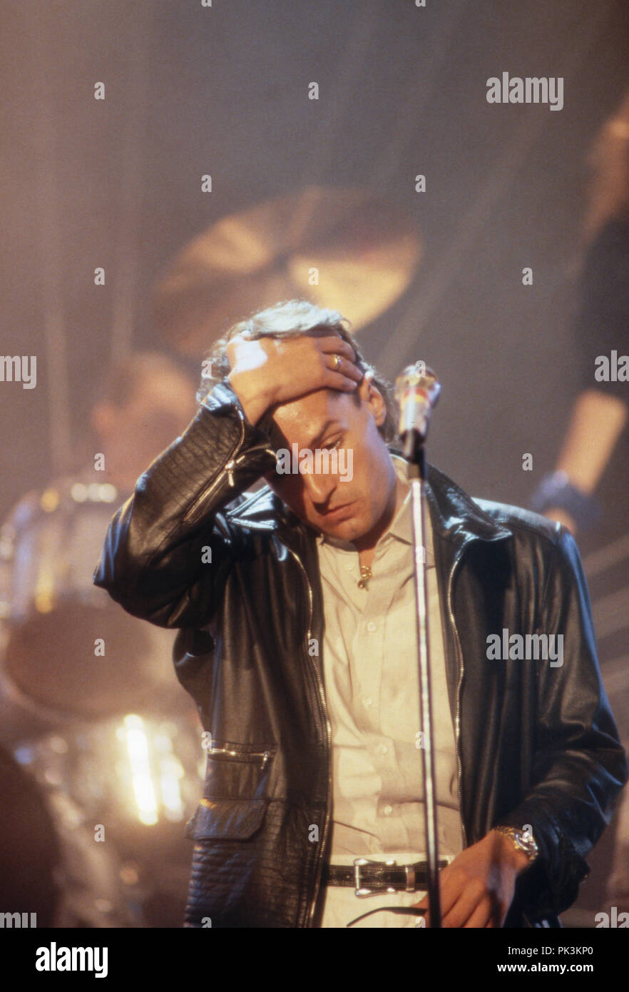 Falco, österreichischer Popsänger, bei einem Fernsehauftritt ...