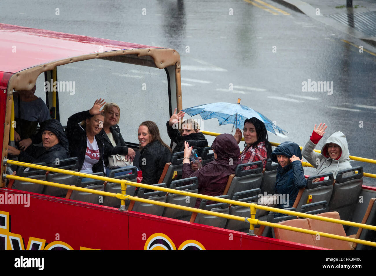 Wet weather bus hi-res stock photography and images - Alamy