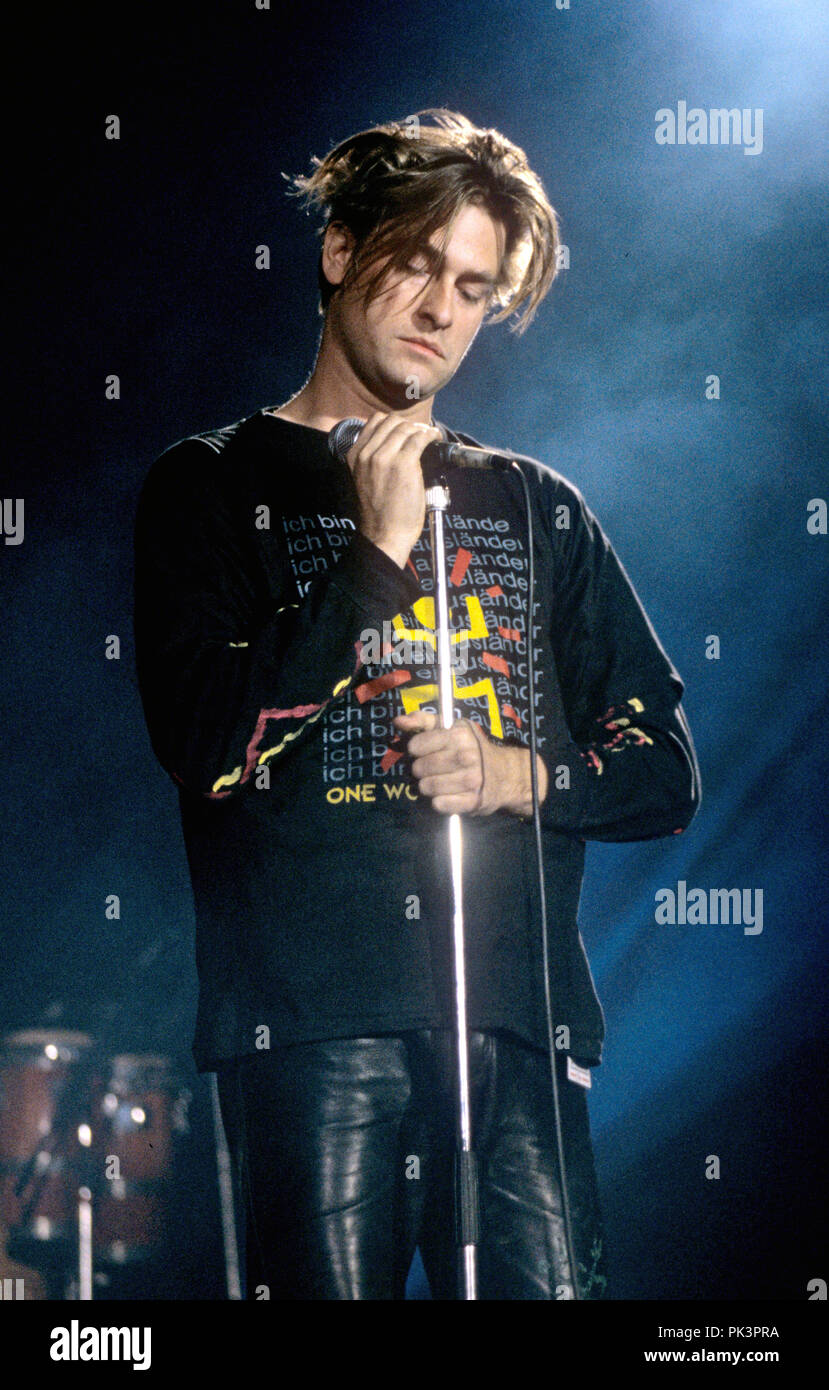 Phillip Boa (Phillip Boa and the Voodooclub) on 26.10.1991 in Berlin ...