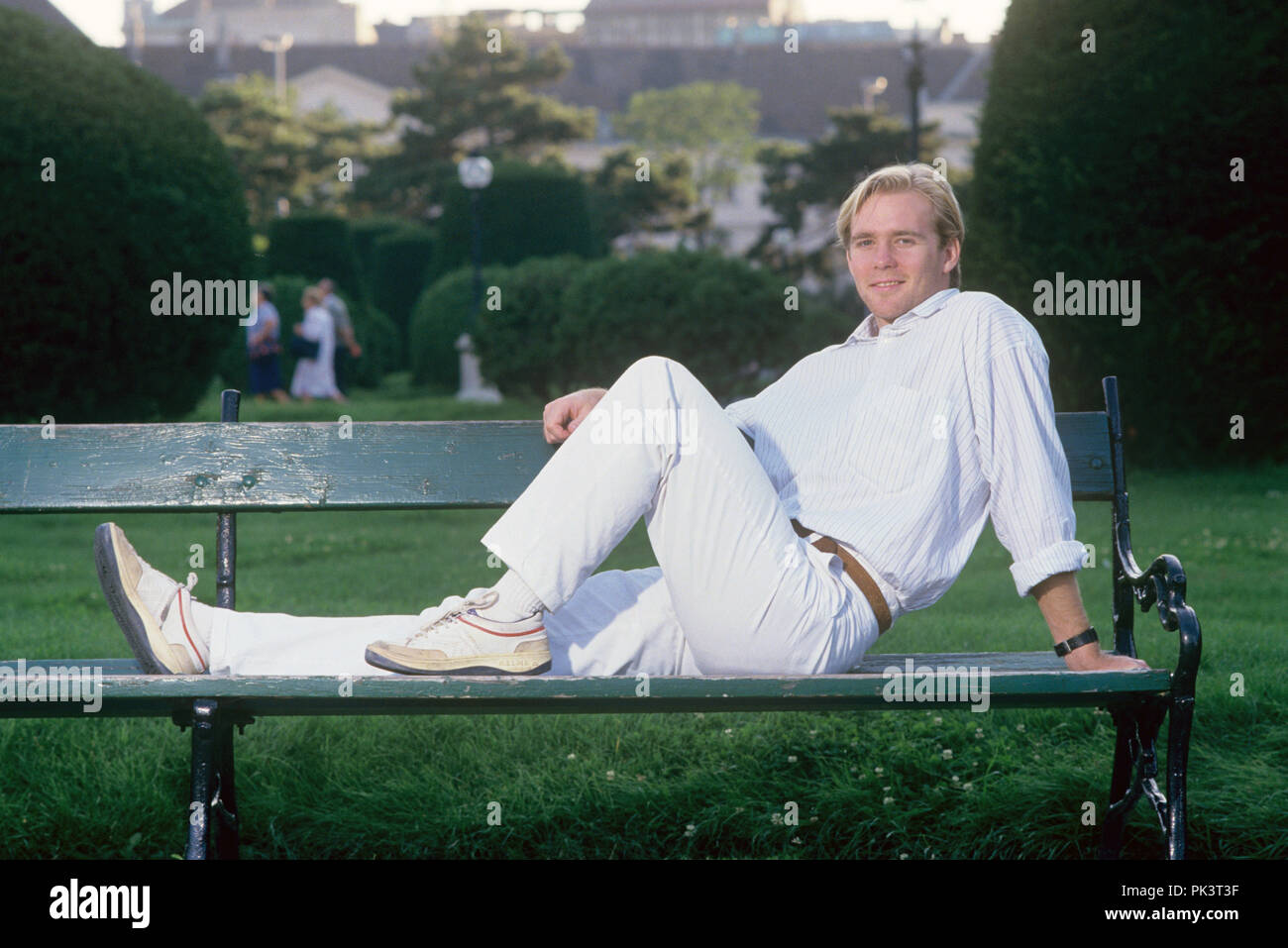 Jason Connery on 08.08.1987 in Wien. | usage worldwide Stock Photo - Alamy