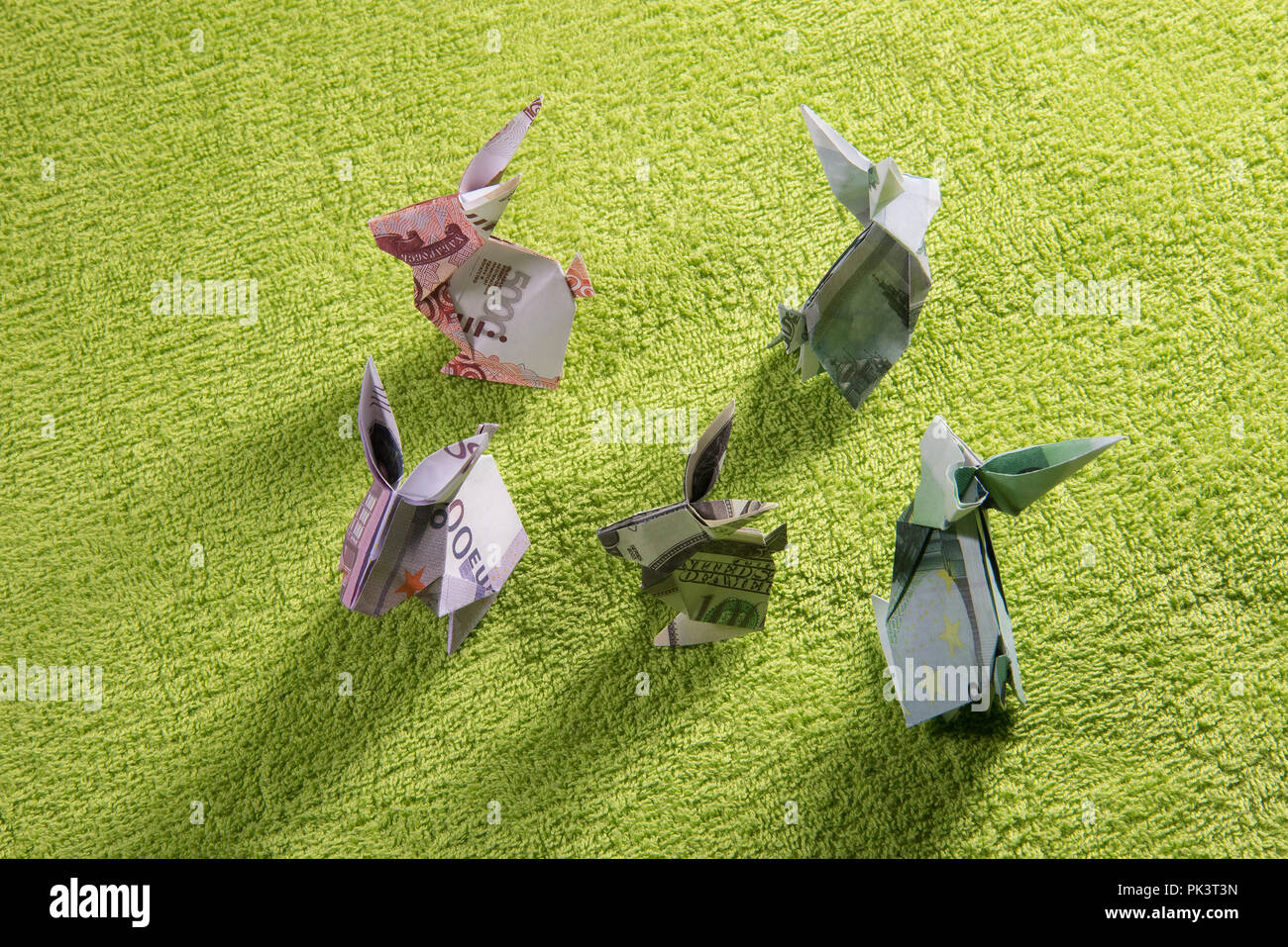 Money origami rabbit hi-res stock photography and images - Alamy