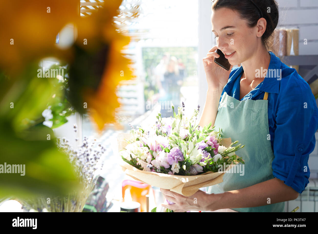 Young speaking hi-res stock photography and images - Alamy