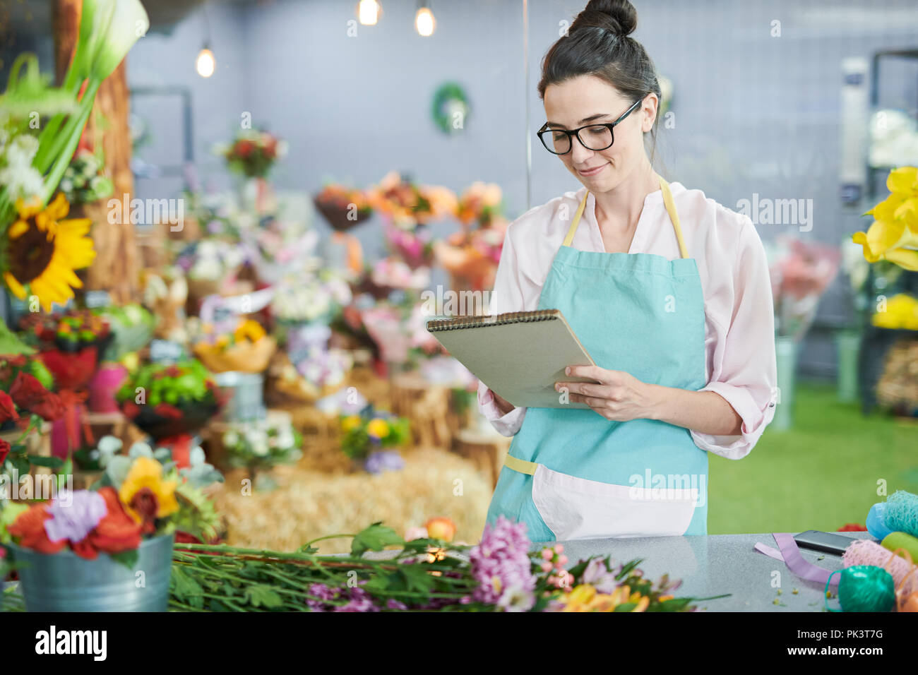 Modern flower shop hi-res stock photography and images - Alamy