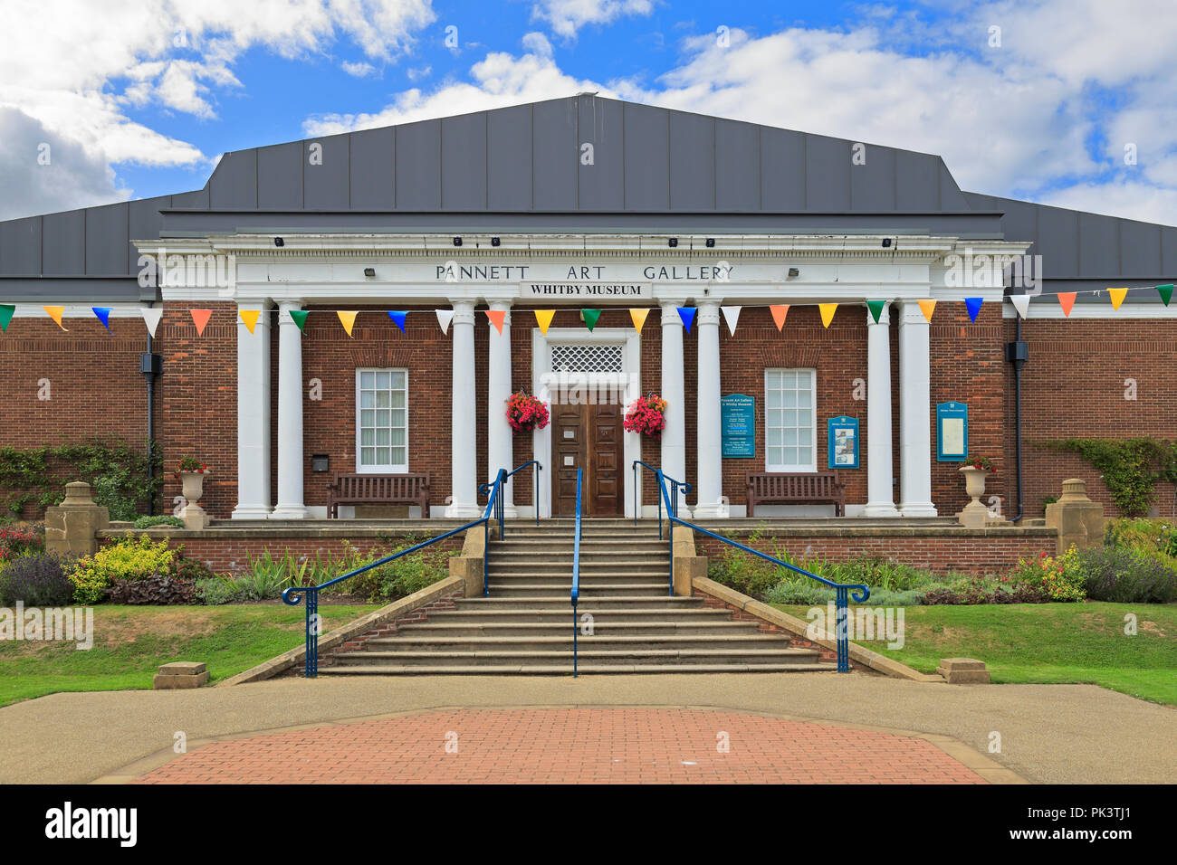 Uk england yorkshire whitby museum hi-res stock photography and images ...