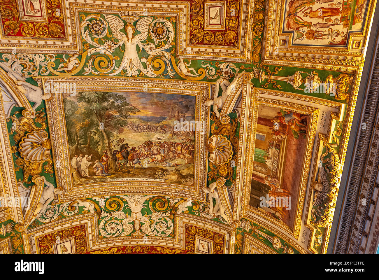 Vatican ceiling hi-res stock photography and images - Alamy