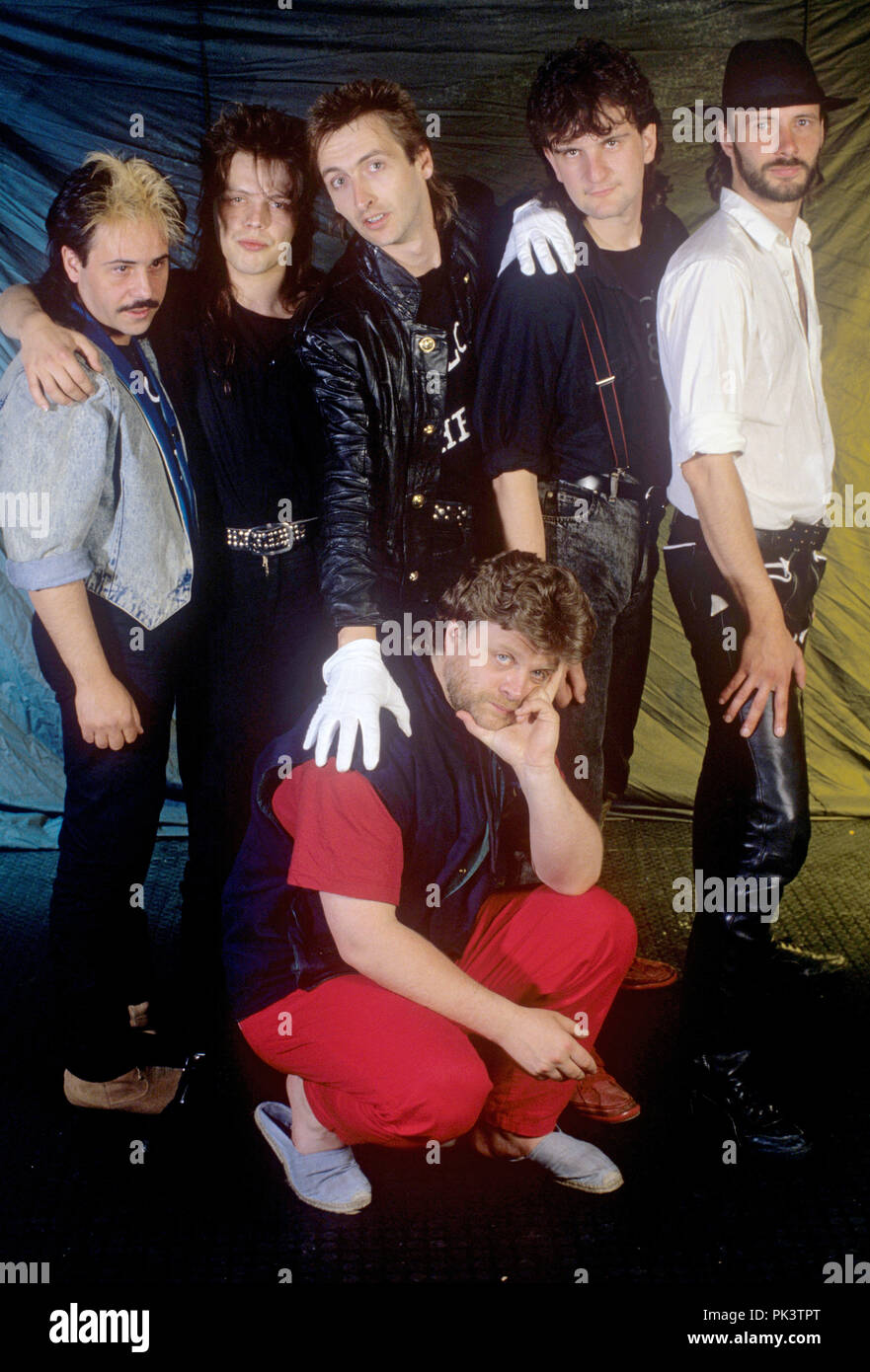 Clowns & Helden (mit Sänger Carsten Pape) on 16.05.1988 in München ...