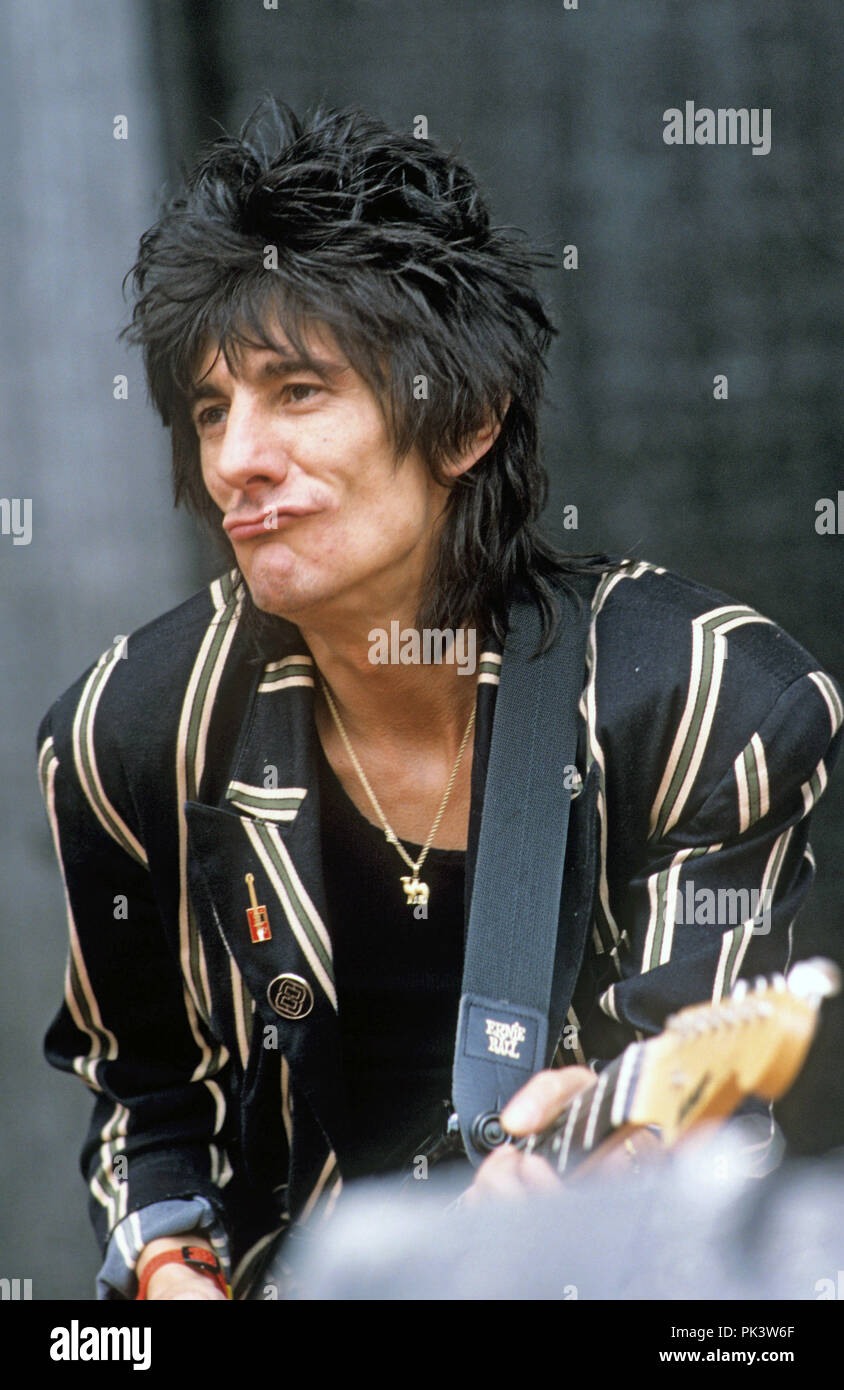 Ron Wood on 09.07.1988 in Nürnberg / Nuremberg. | usage worldwide Stock ...