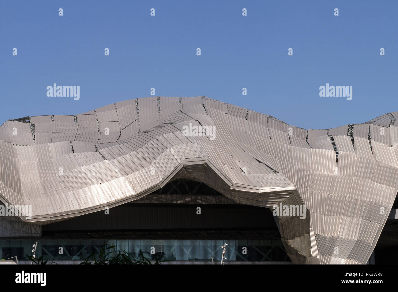 Stainless steel buildings hi-res stock photography and images - Alamy