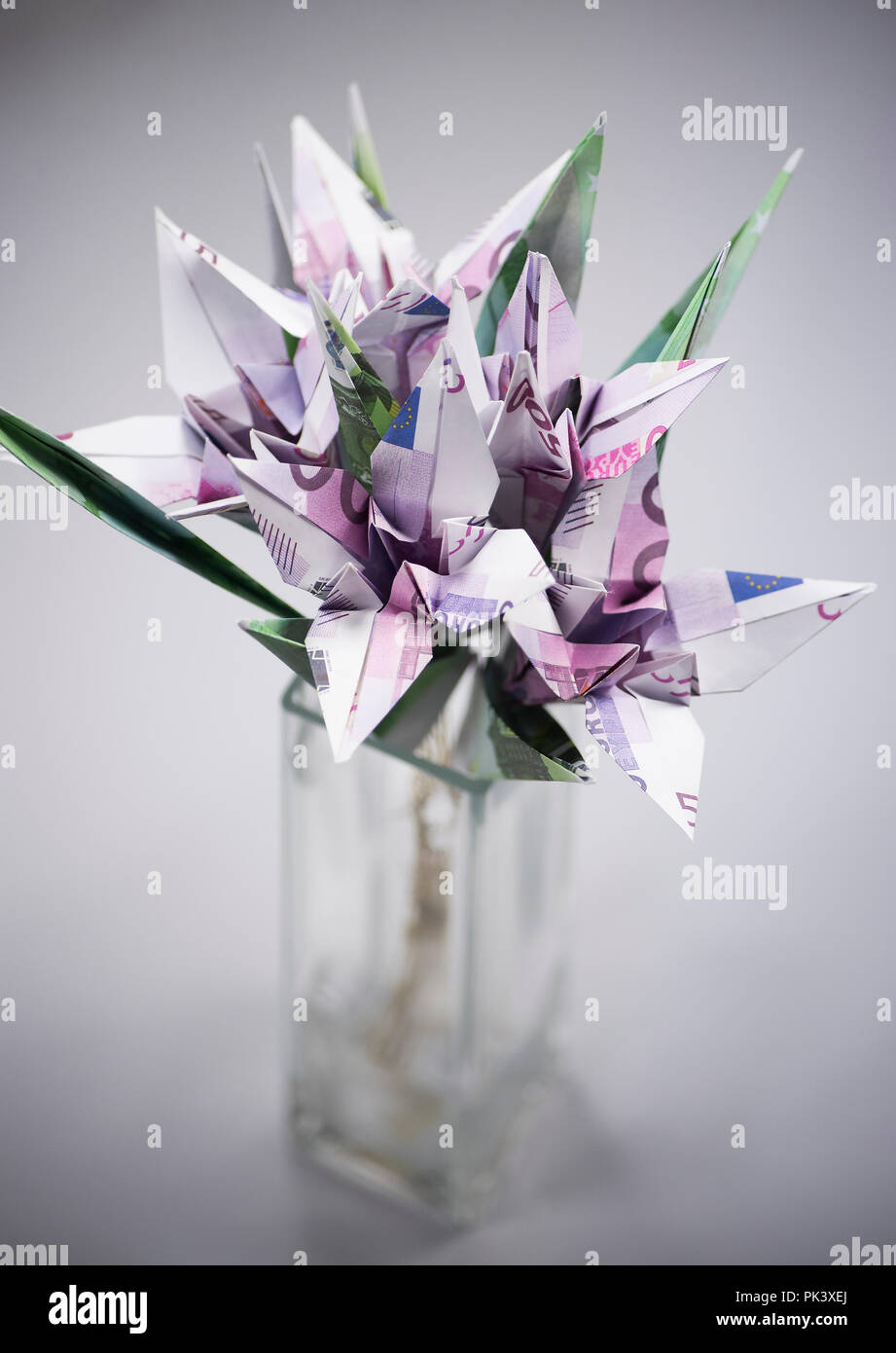 flowers origami banknotes Stock Photo - Alamy