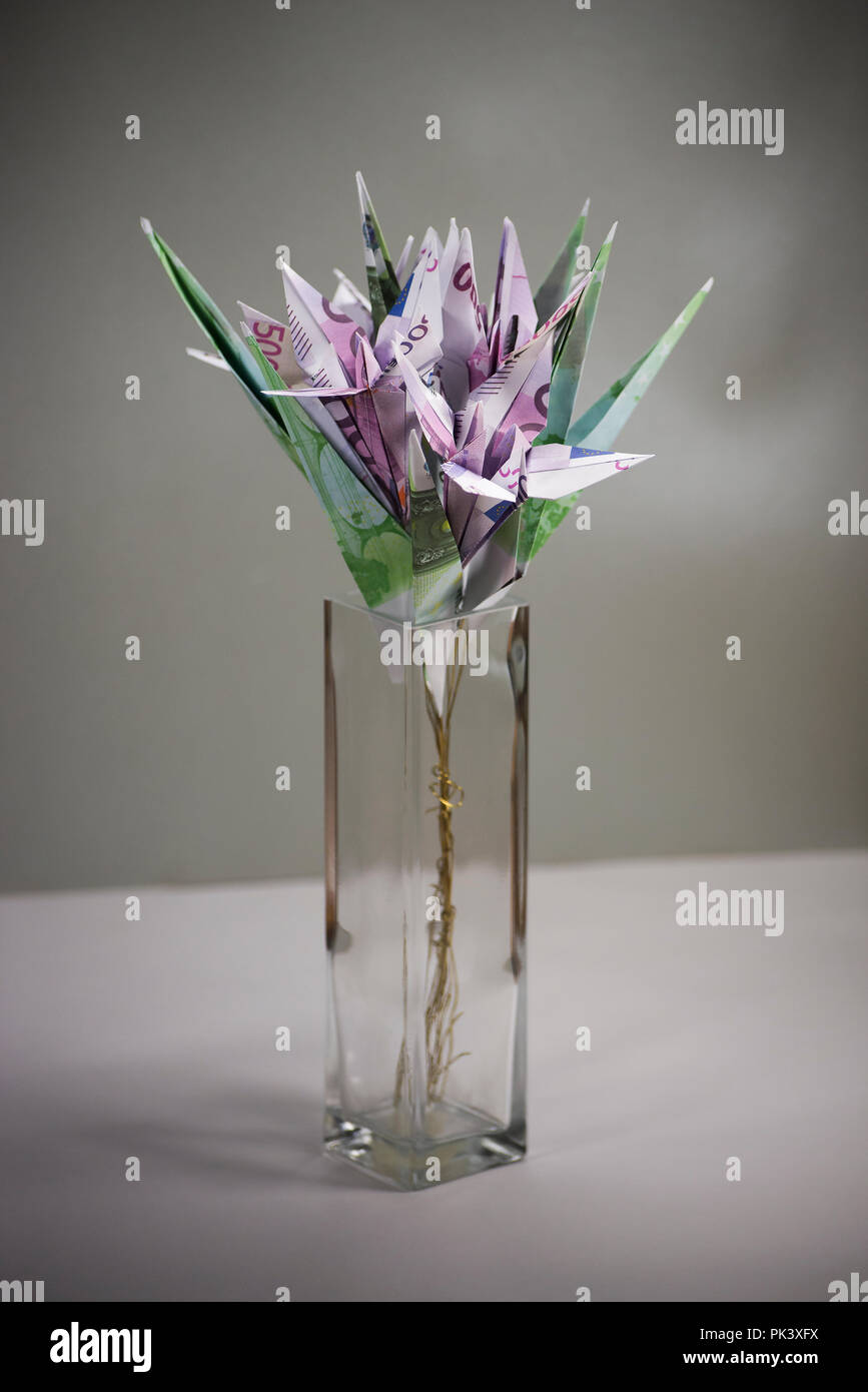 flowers origami banknotes Stock Photo - Alamy