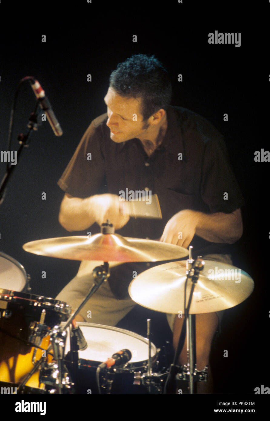 Goo Goo Dolls (Mike Malinin) on 28.01.1999 in Hamburg. | usage ...