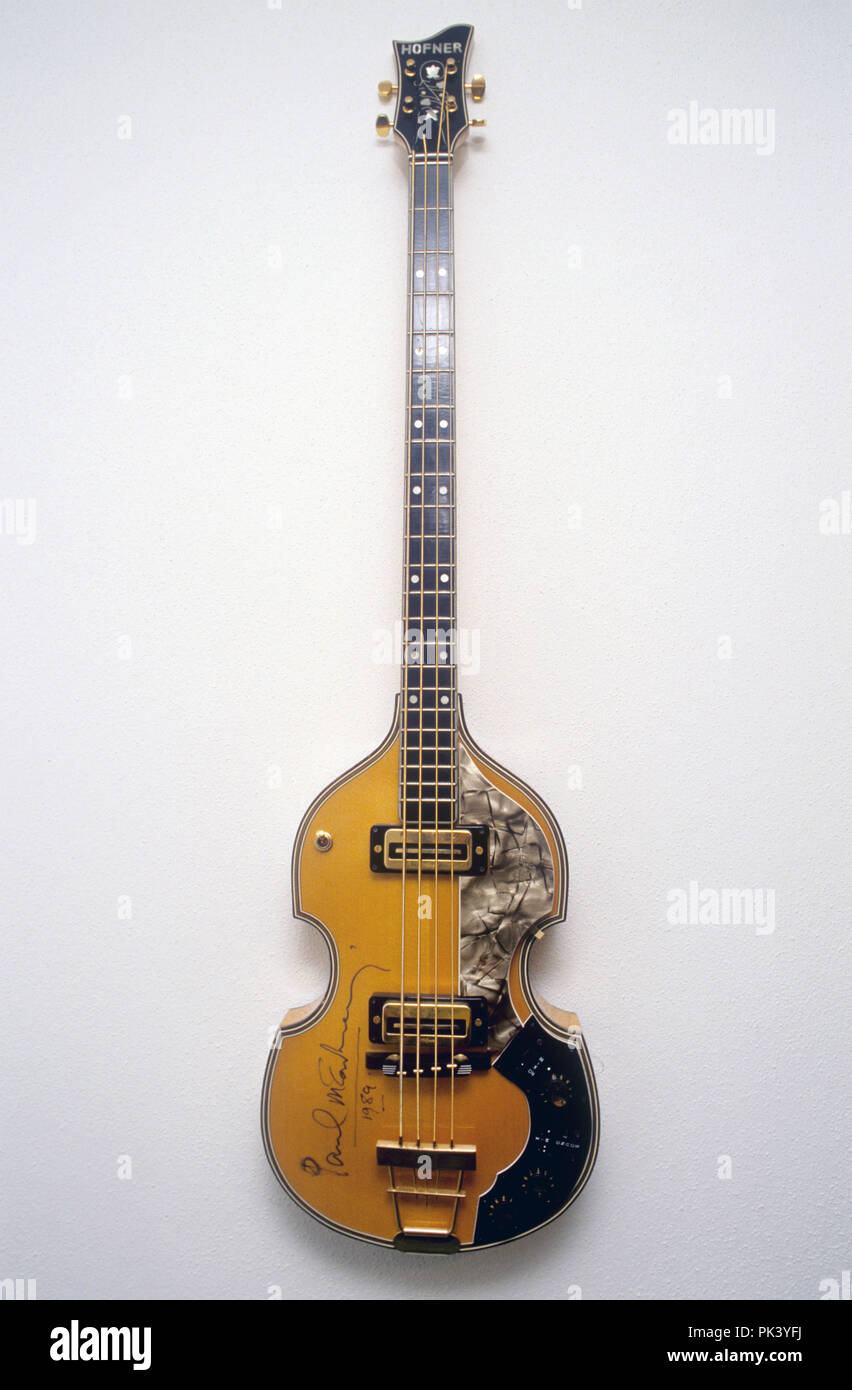 Hofner bass hi-res stock photography and images - Alamy