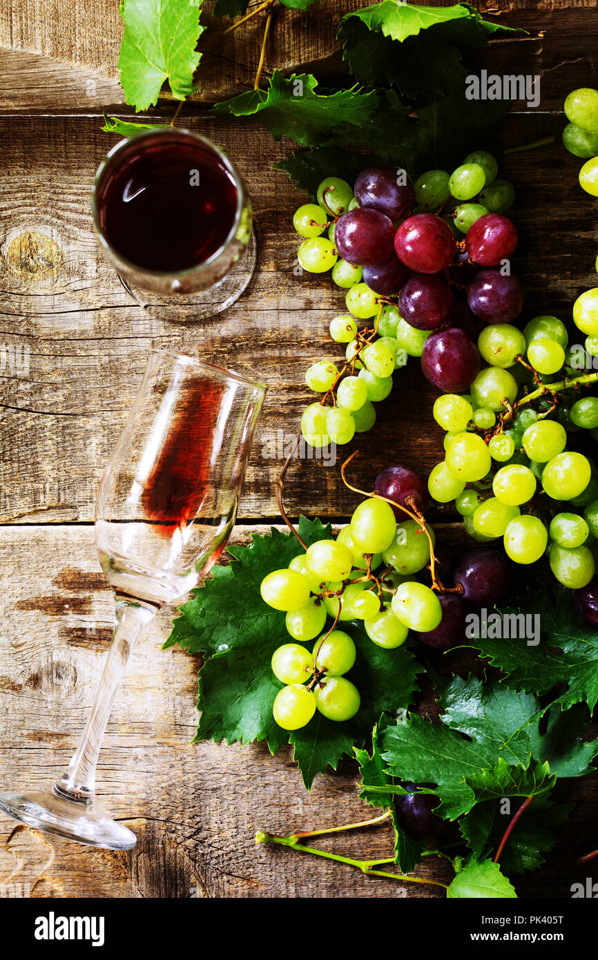Wine background. Red wine in glasses, bottle, grapes on vintage ...