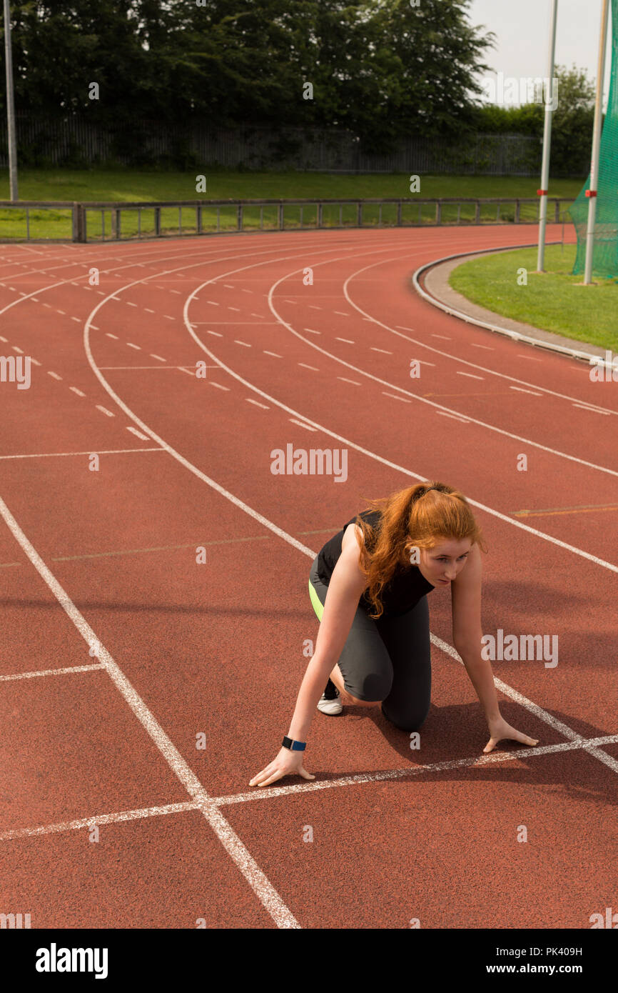 Run track girl hi-res stock photography and images - Alamy