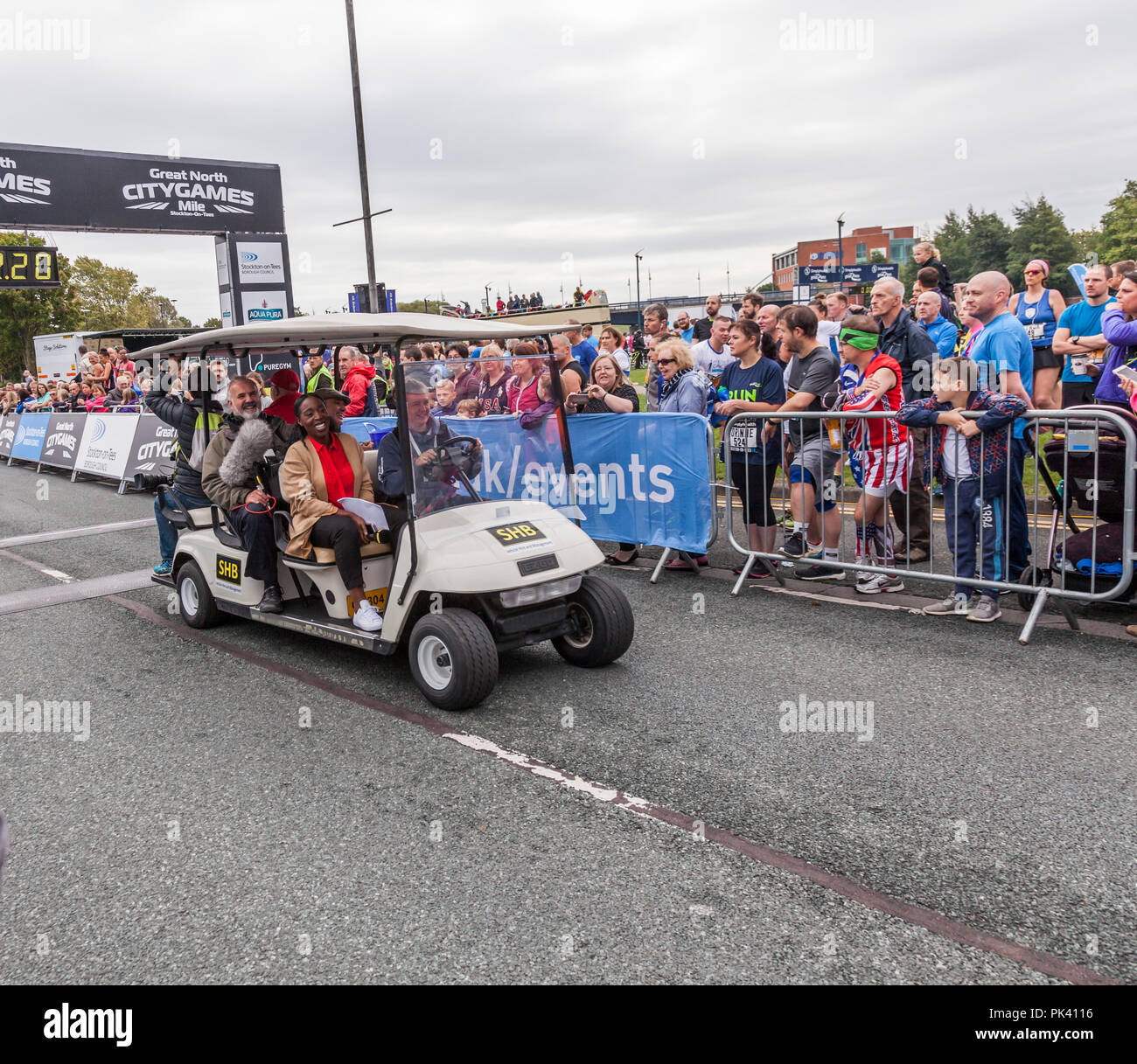 Hitch a ride hi-res stock photography and images - Alamy