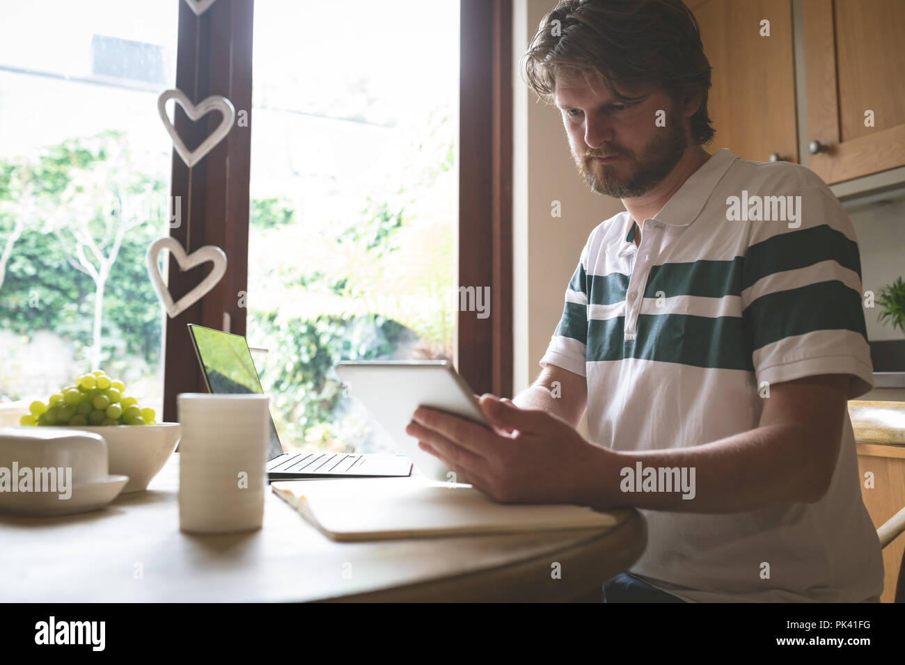 Digital tablet notepad hi-res stock photography and images - Alamy