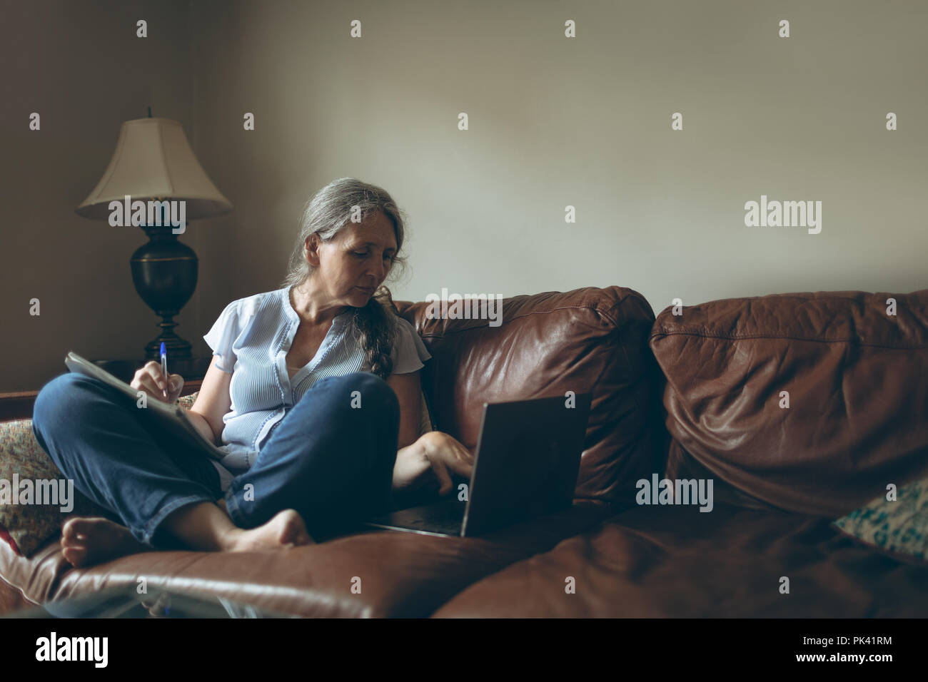 Laptop senior citizen hi-res stock photography and images - Alamy