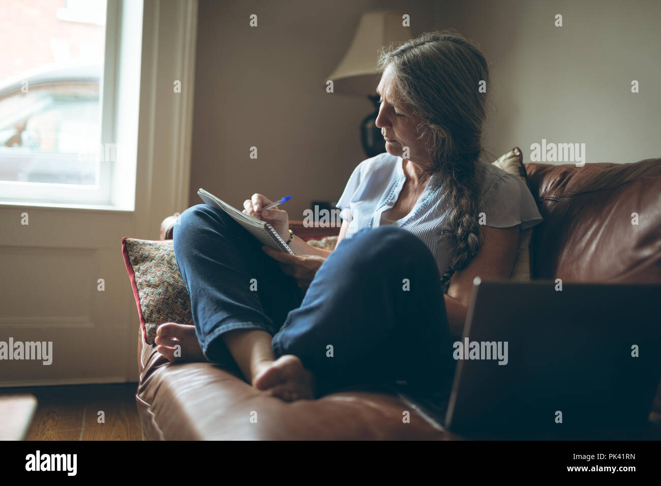 Writing room hi-res stock photography and images - Alamy