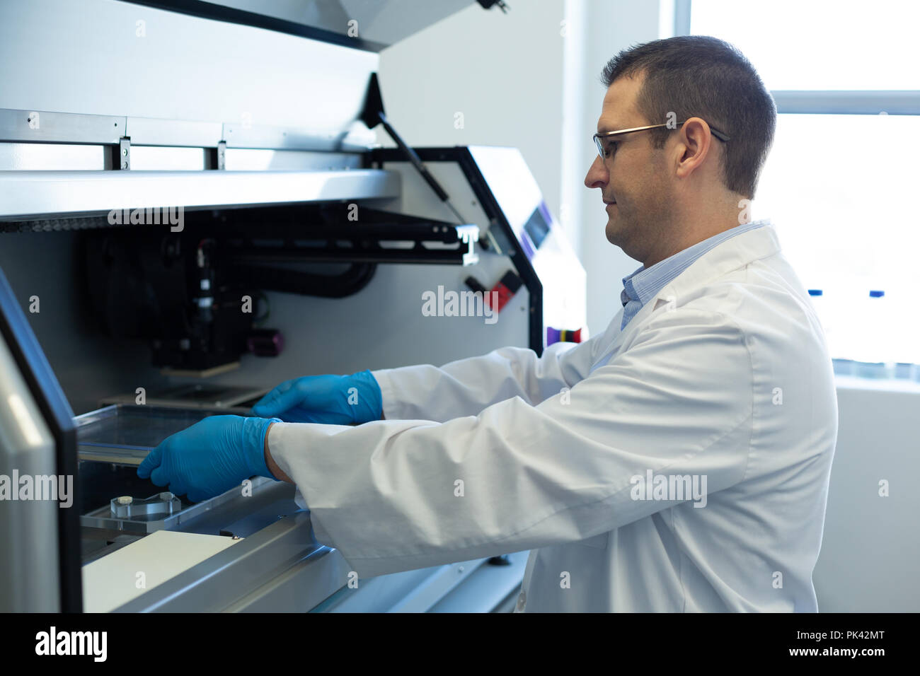 Using a machine hi-res stock photography and images - Alamy