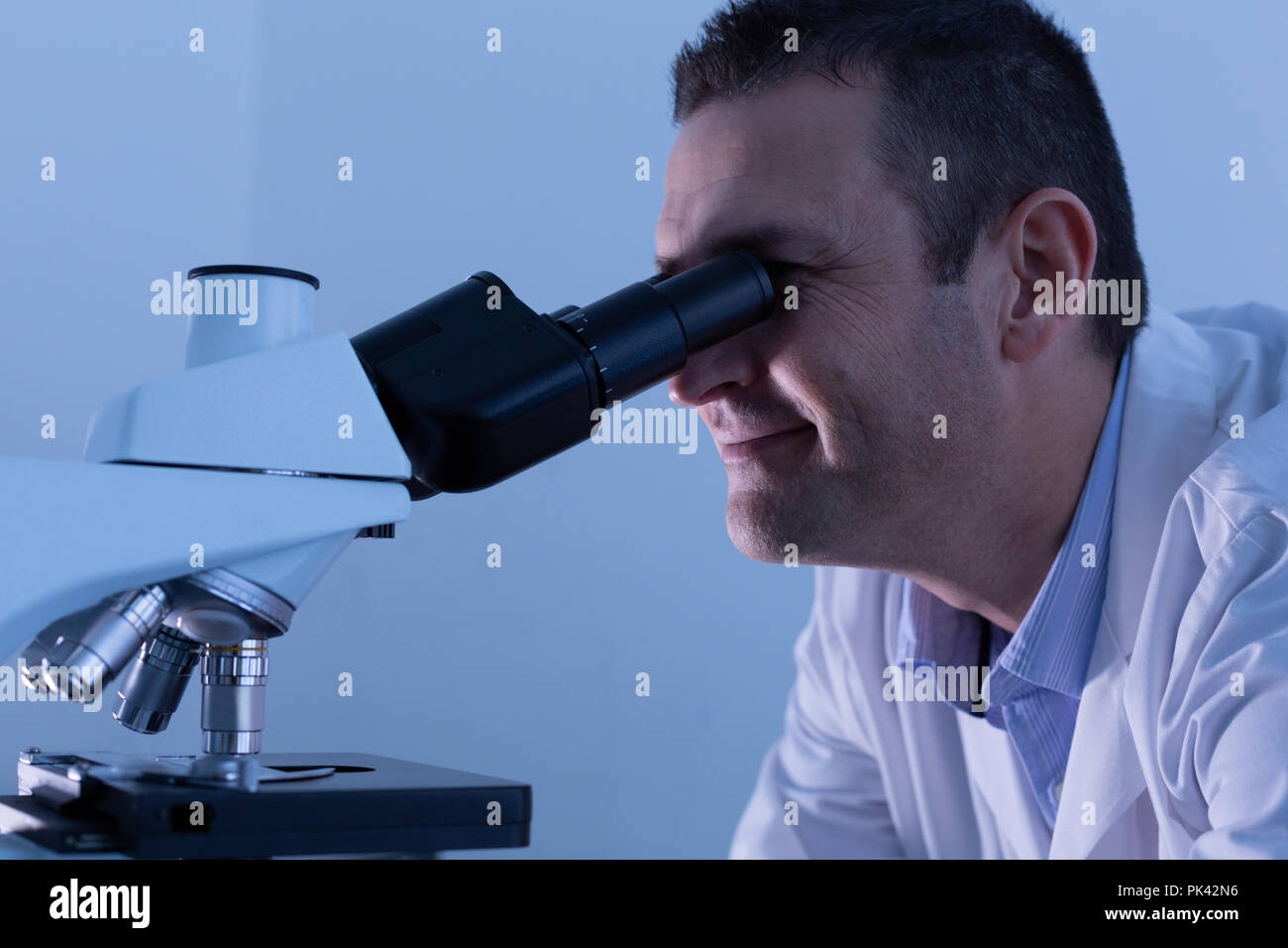 Microscope machine hi-res stock photography and images - Alamy