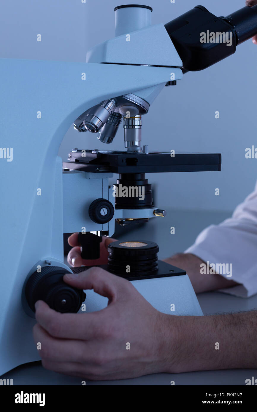 Microscope machine hi-res stock photography and images - Alamy