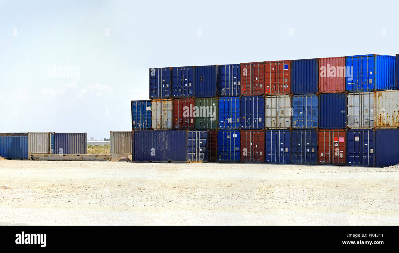 Pile of shipping containers hi-res stock photography and images - Alamy