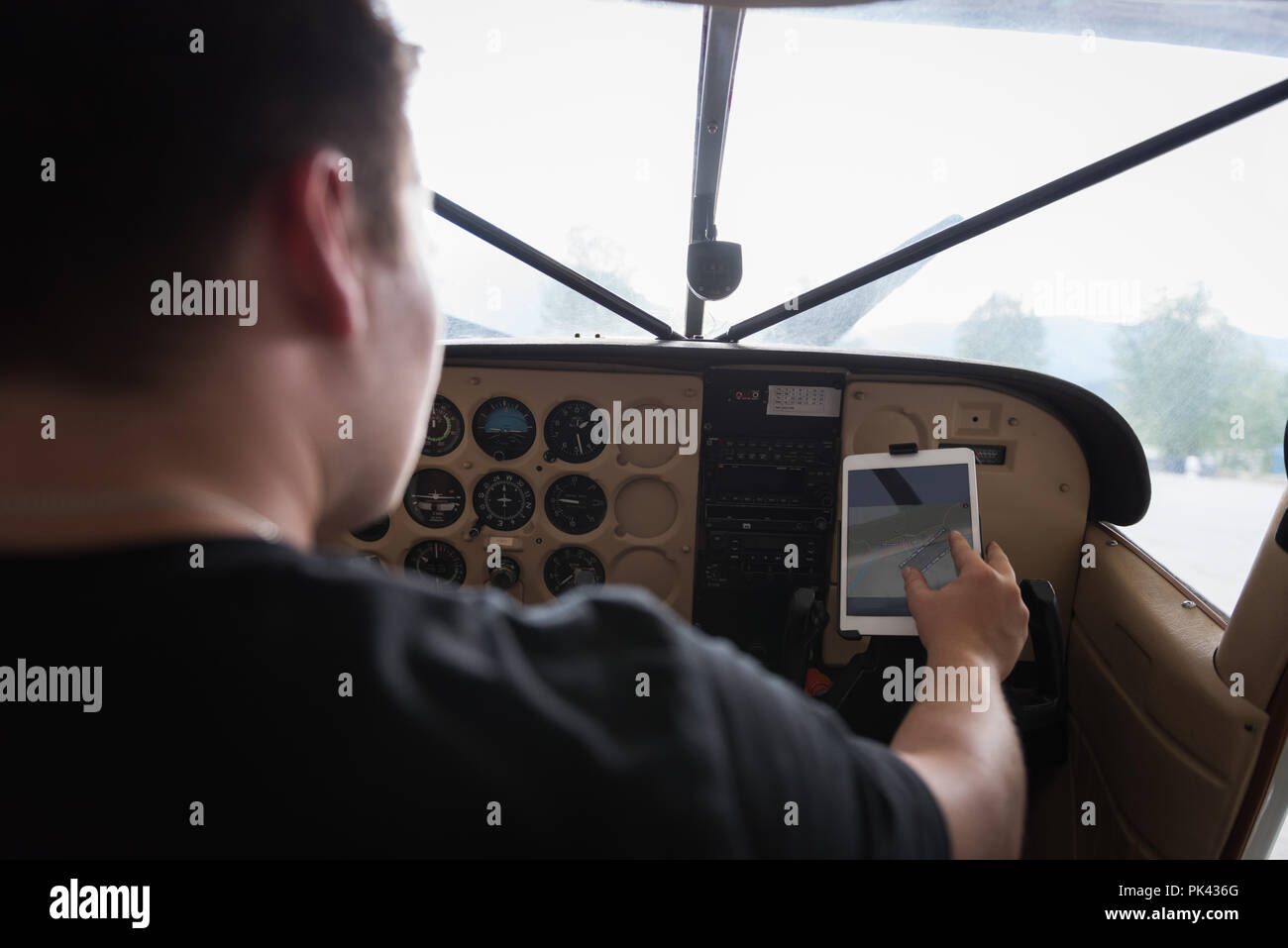Cockpit pilot tablet hi-res stock photography and images - Alamy