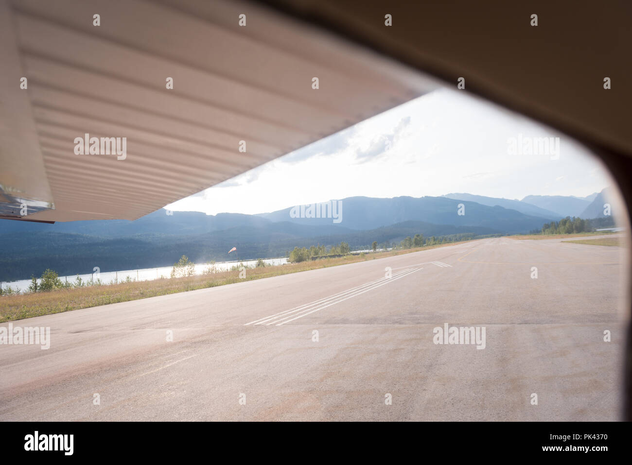 Aircraft wing hi-res stock photography and images - Alamy