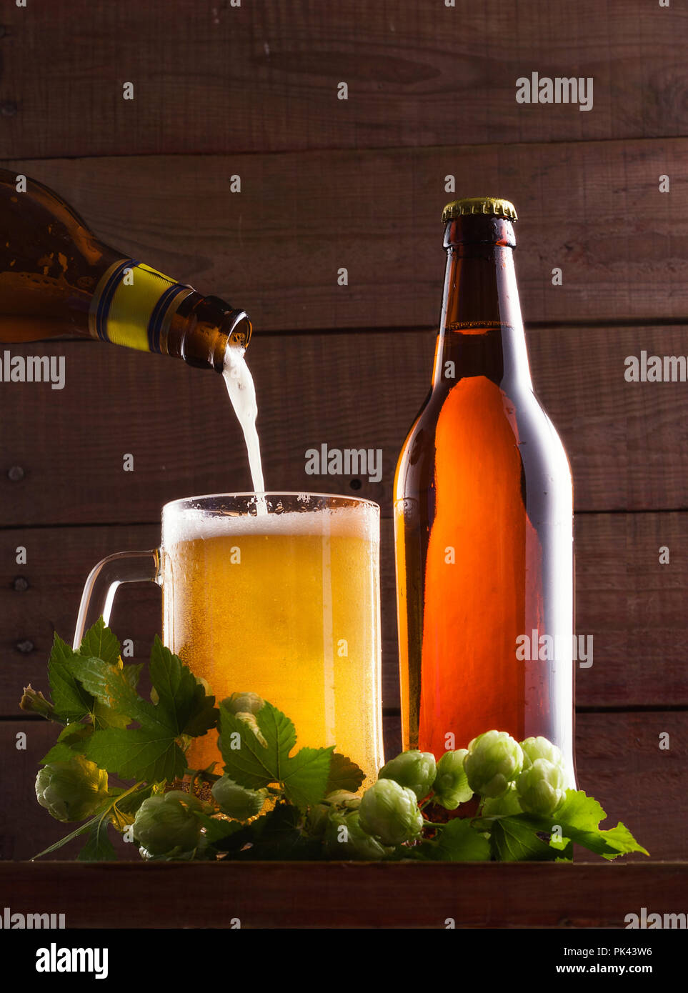Dark beer foam hops hi-res stock photography and images - Alamy