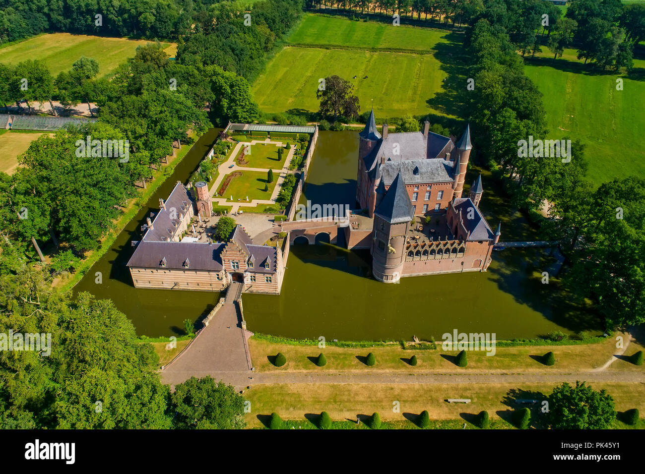 Castle heeswijk architecture hi-res stock photography and images - Alamy