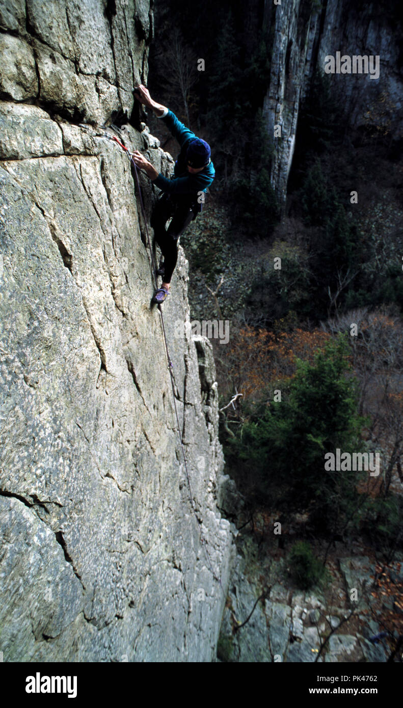 OutdoorSport15/121801 -- Scott Smith on the route know as "Drop Zone ...