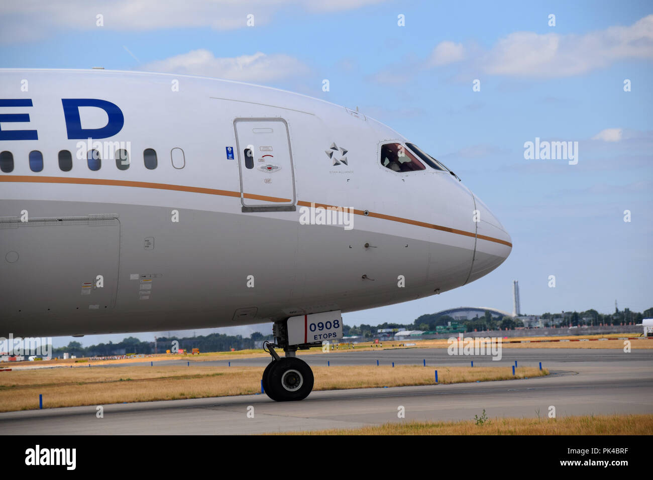 United Airlines Boeing 787-800 Dreamliner at London Heathrow Stock ...