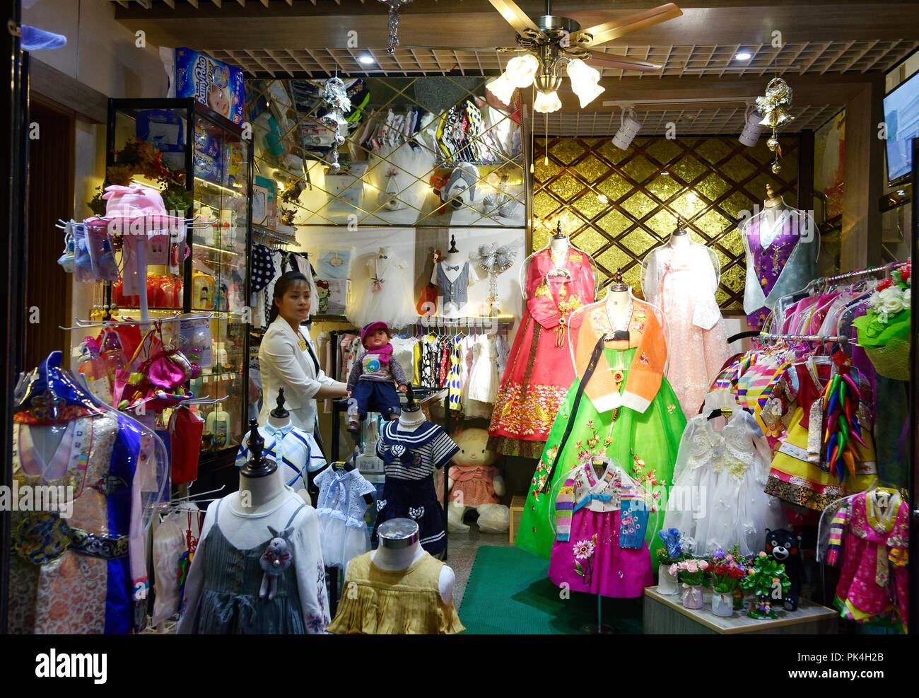 Hanbok korea hi-res stock photography and images - Alamy