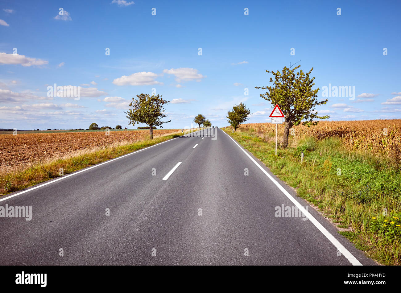 Highway in the countryside hi-res stock photography and images - Alamy