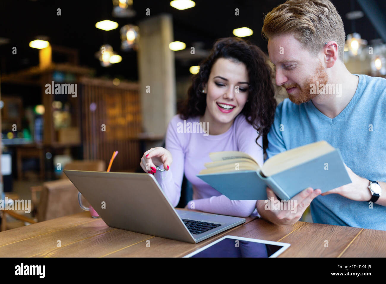 College students coffee shop hi-res stock photography and images - Alamy